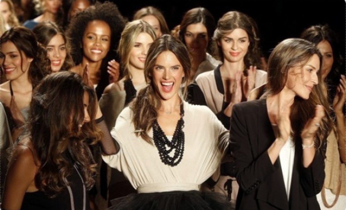 Top model brasileña prendió el ambiente en Colombiamoda