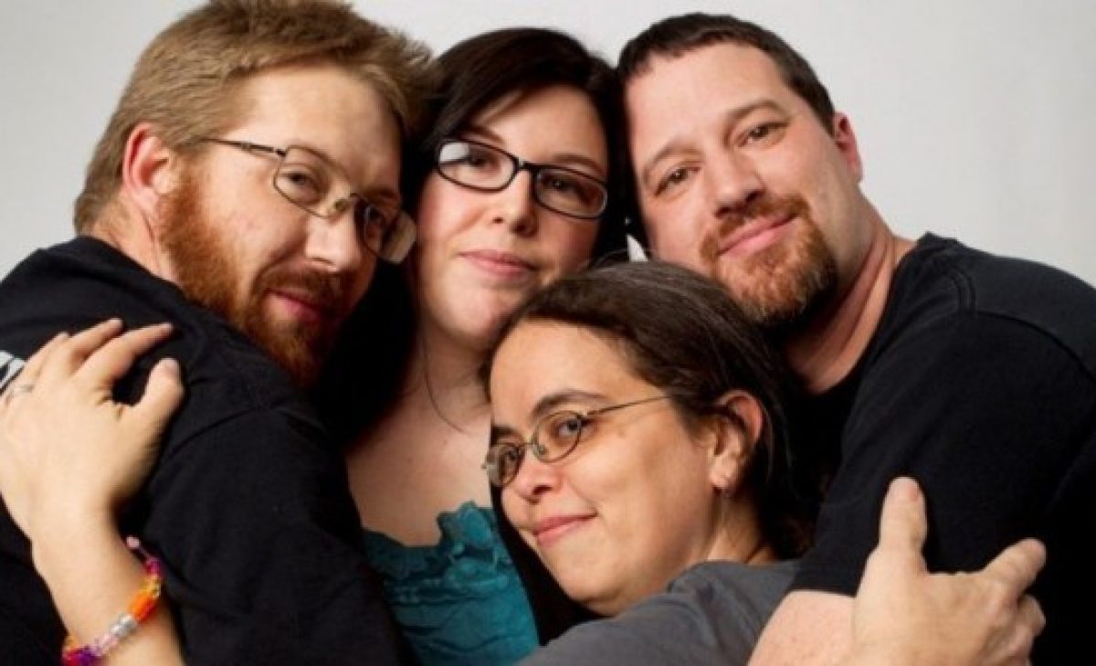 ¿Dejarías la monogamia o tu pareja con estas reglas?