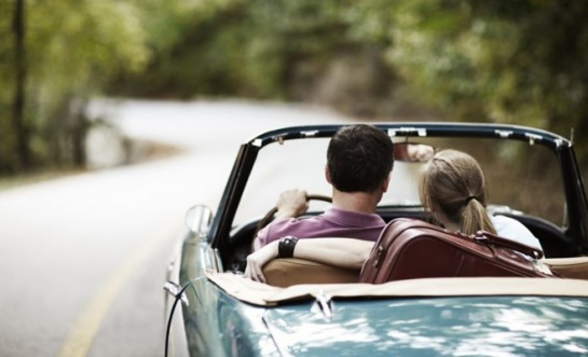 Viajar en carro podría salvar tu relación, según estudio