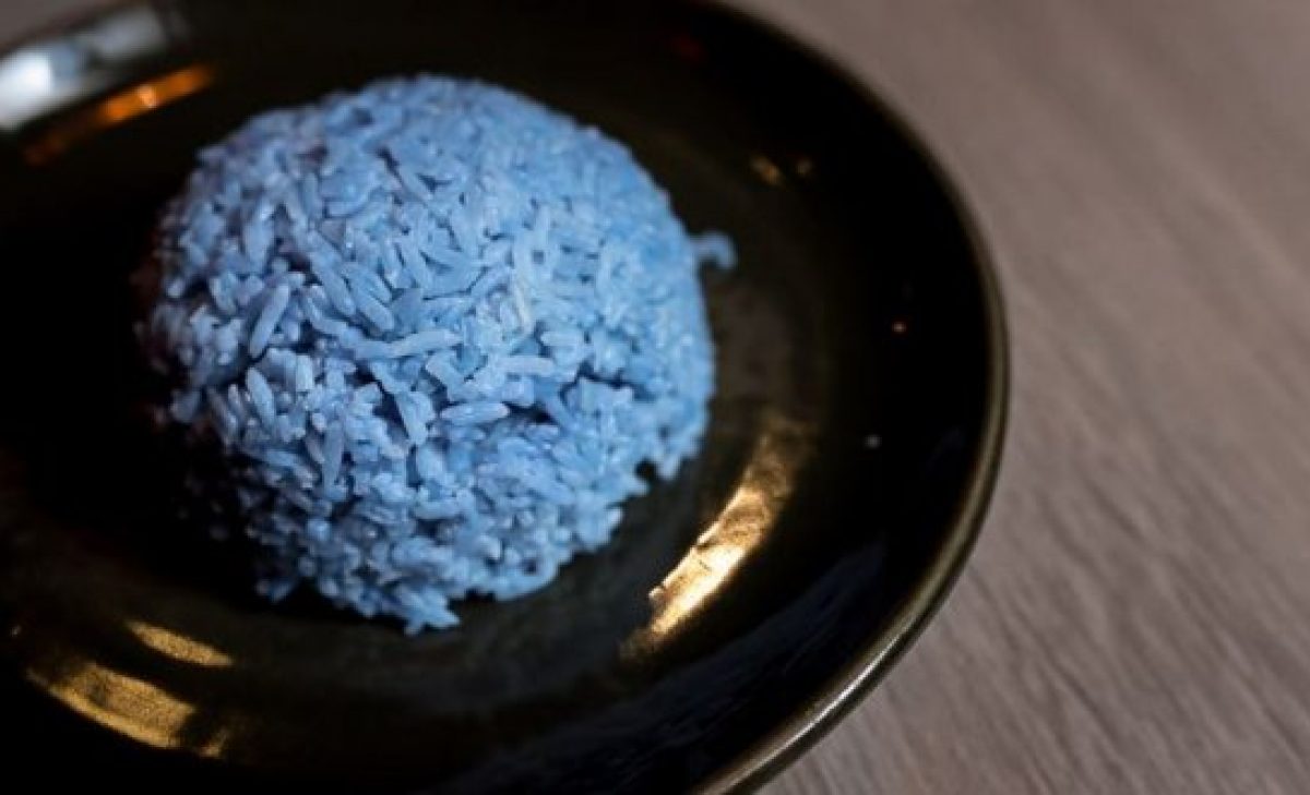 Aprende a preparar un divertido arroz... ¿Azul?